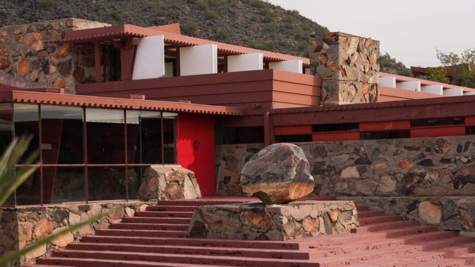 28 Iconic Homes By Famous Architects In America, And Beyond
