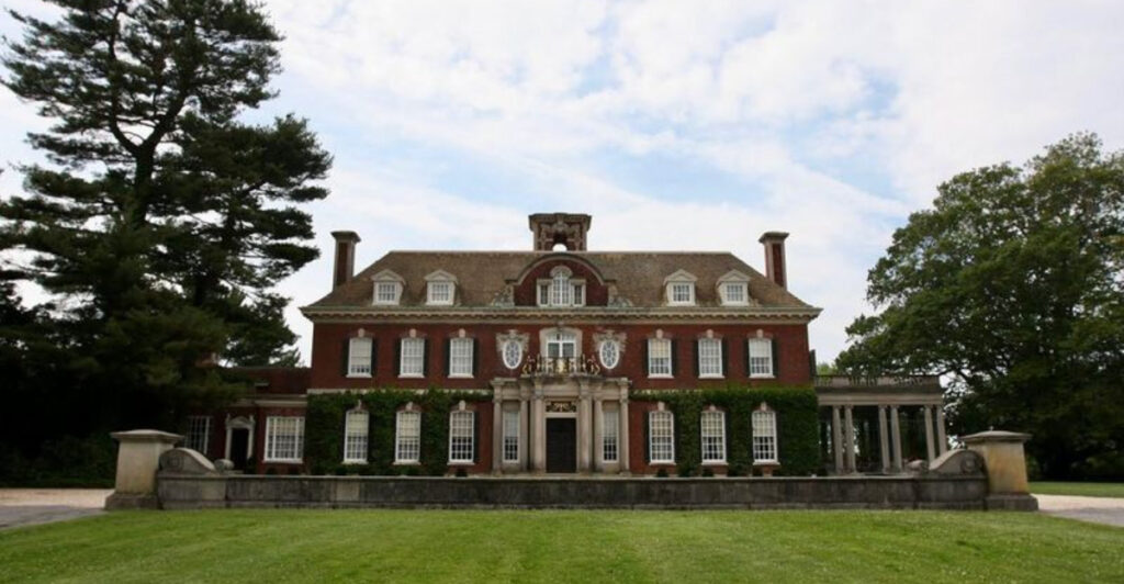 15 Historic Brick Mansions Once Owned by the Richest Families in America